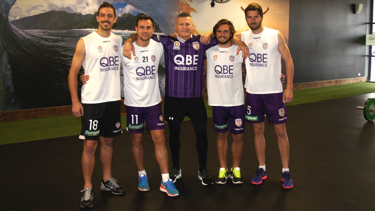 Perth Glory trains with boxer Danny Green - Perth Glory