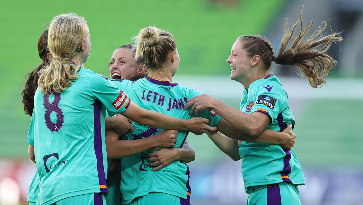 Glory keep Finals hopes alive with superb win - Perth Glory