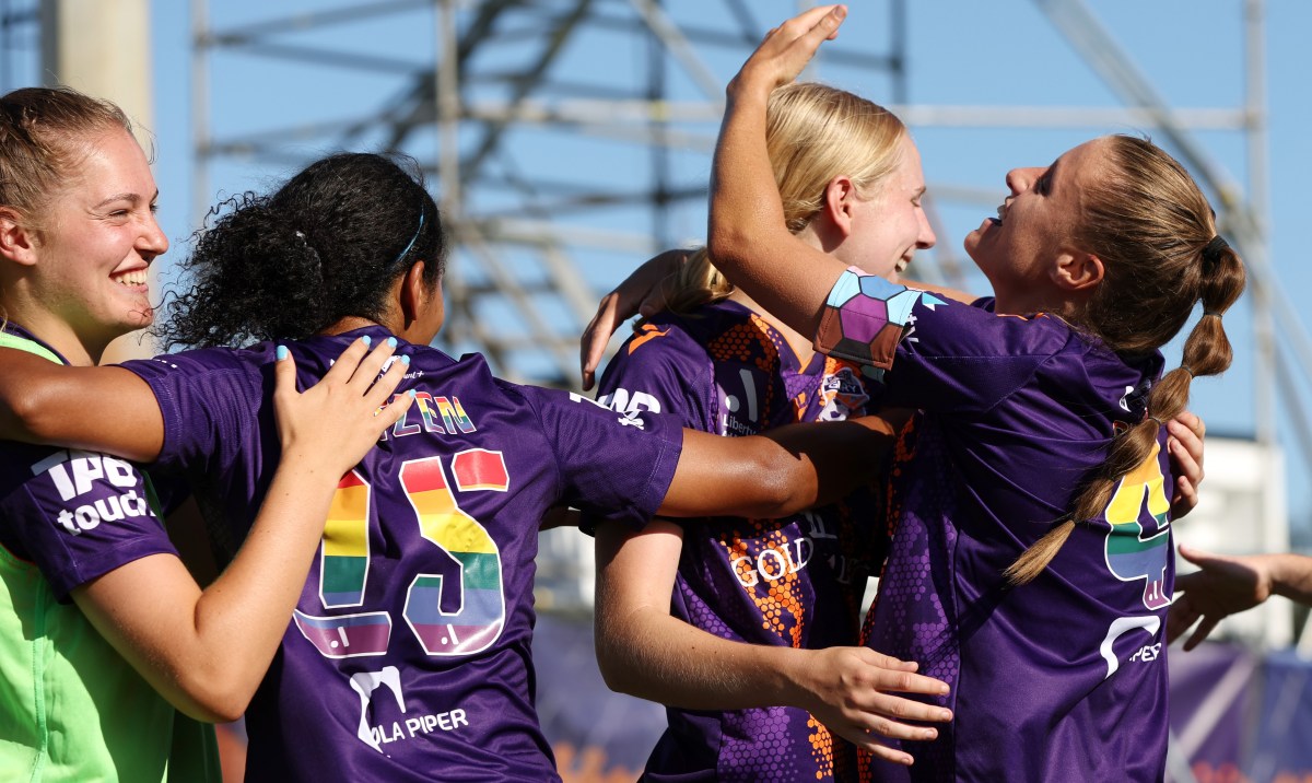 Lowry at the double as Glory's winning run continues - Perth Glory