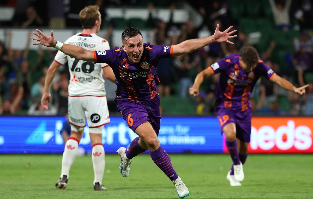 10-man Glory earn sensational home win - Perth Glory