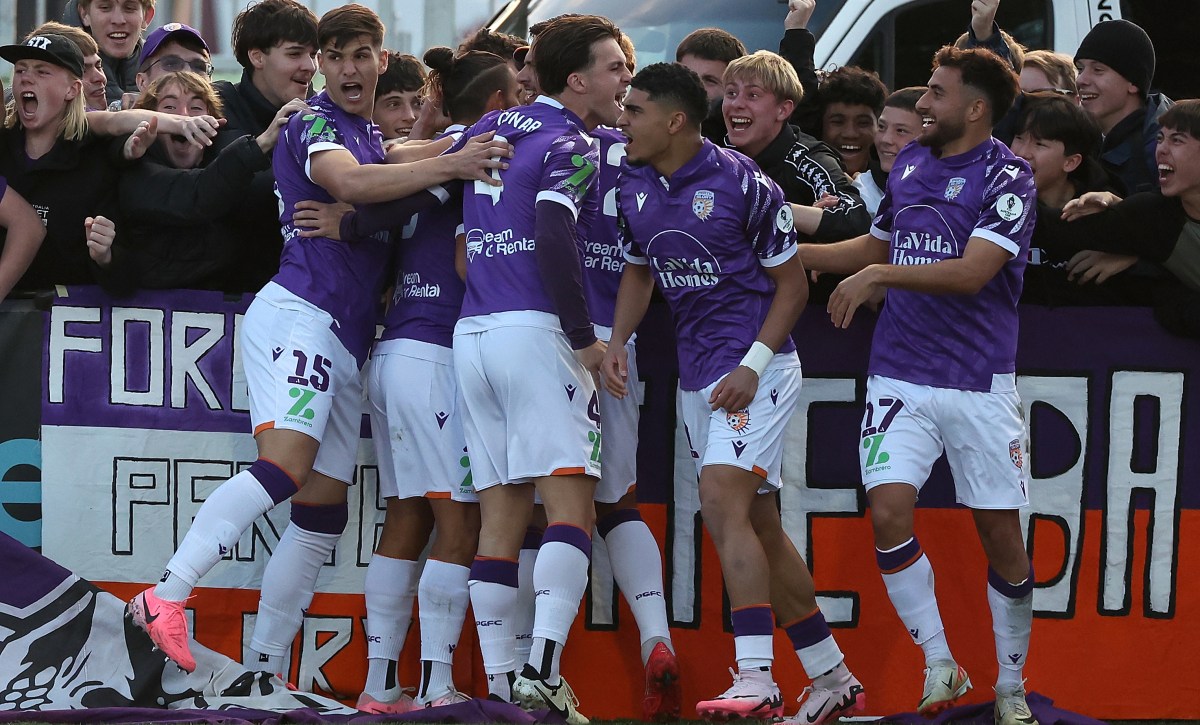 Glory win nine-goal thriller to book place in Round of 16 - Perth Glory